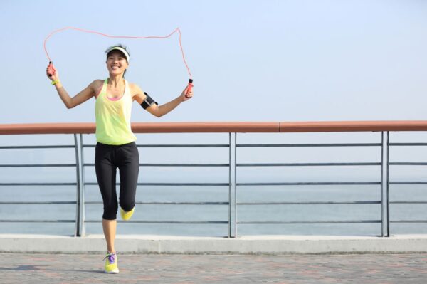Mengenal Olahraga Skipping - Manfaat dan Teknik Melakukannya ... Mengenal Olahraga Skipping - Manfaat dan Teknik Melakukannya ...