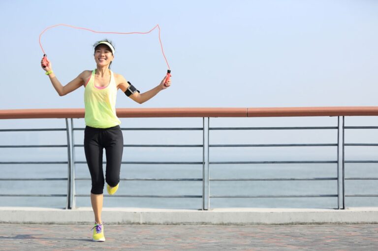 Mengenal Olahraga Skipping - Manfaat dan Teknik Melakukannya ...